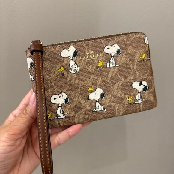 Coach | Bags | Coach X Peanuts Corner Zip Wristlet In Signature Canvas ...